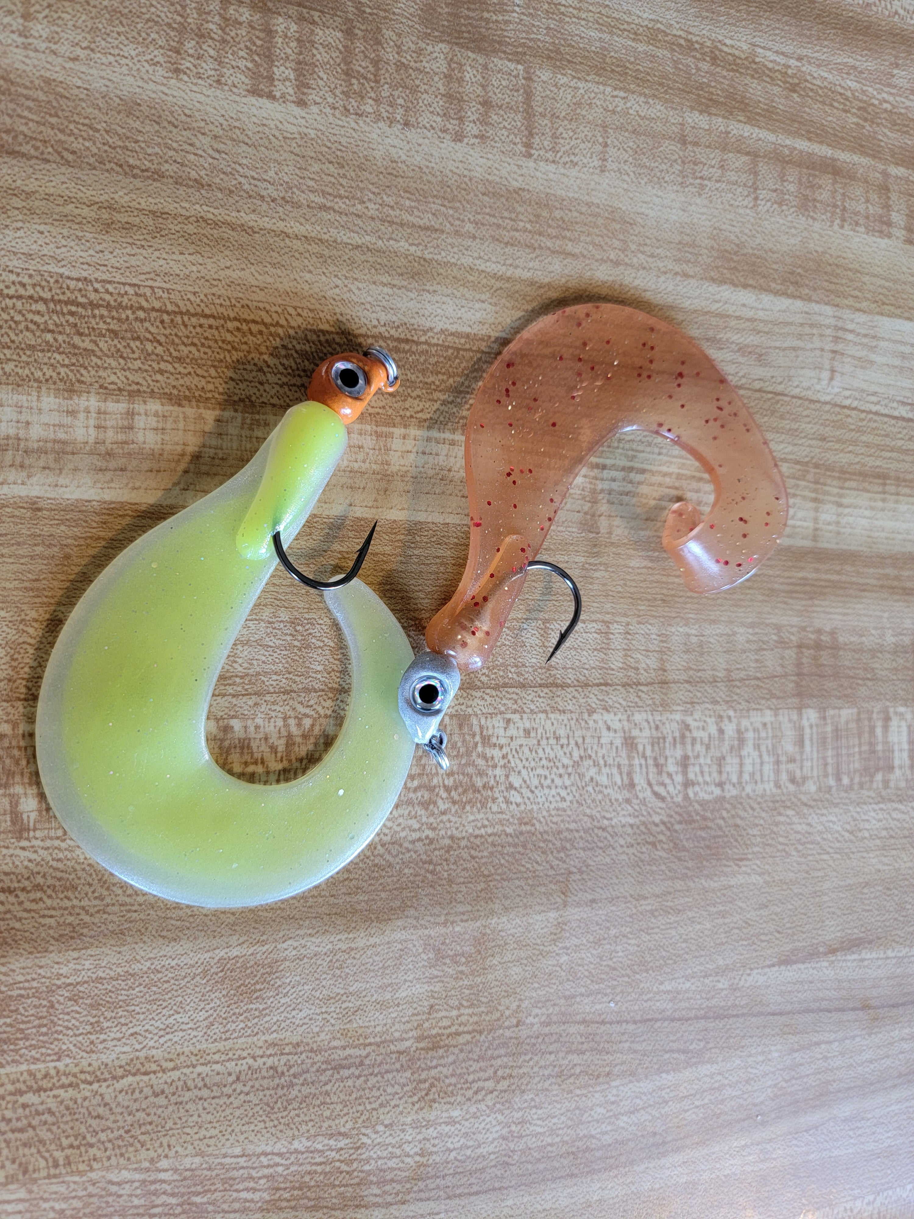 Curly Wilson "MEGA GLOW" Pumpkinseed & Chart/ White – Giro Custom Lures