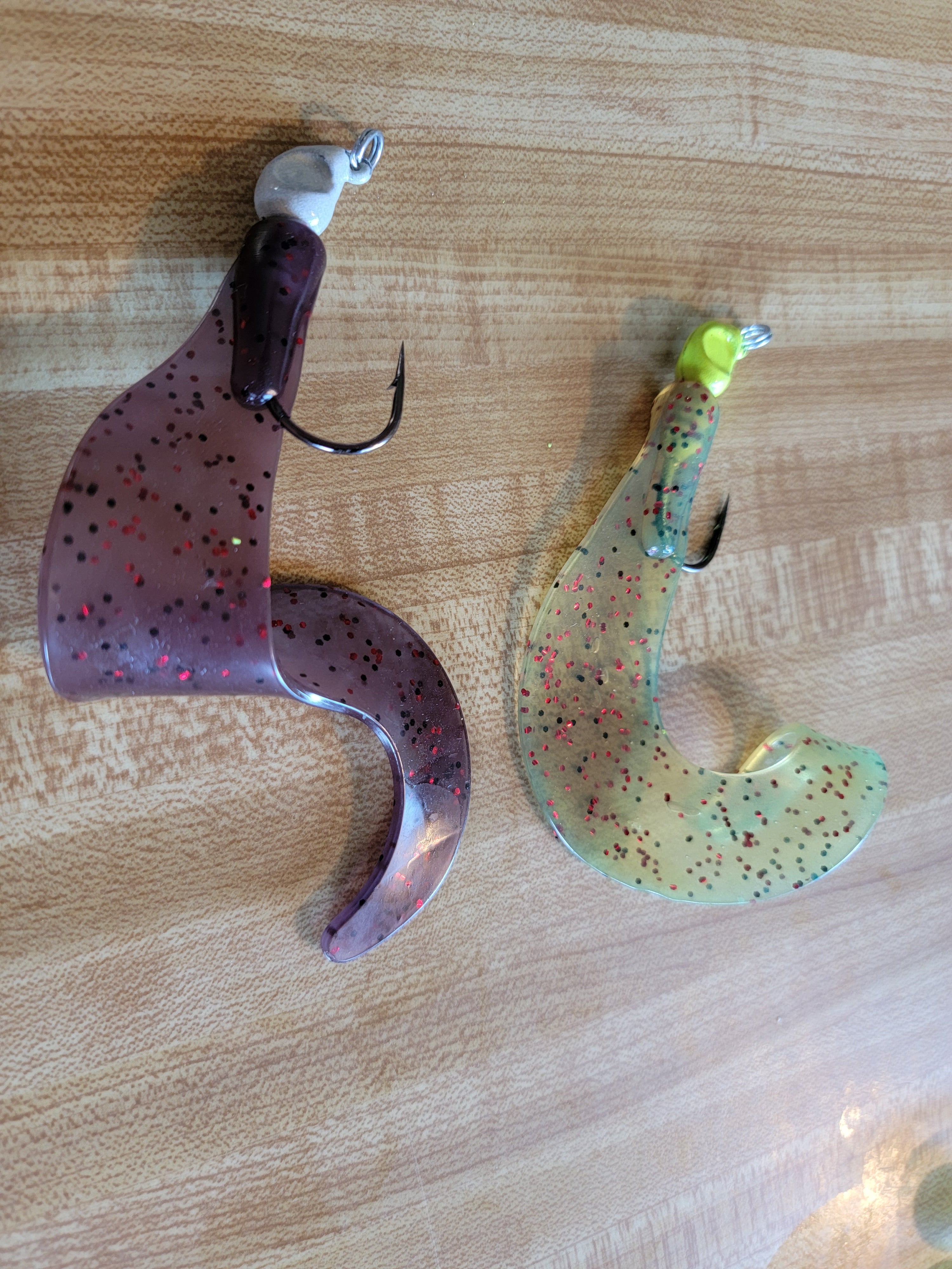 Curly Wilson "MEGA GLOW" Red Motor Oil & Motor Oil – Giro Custom Lures